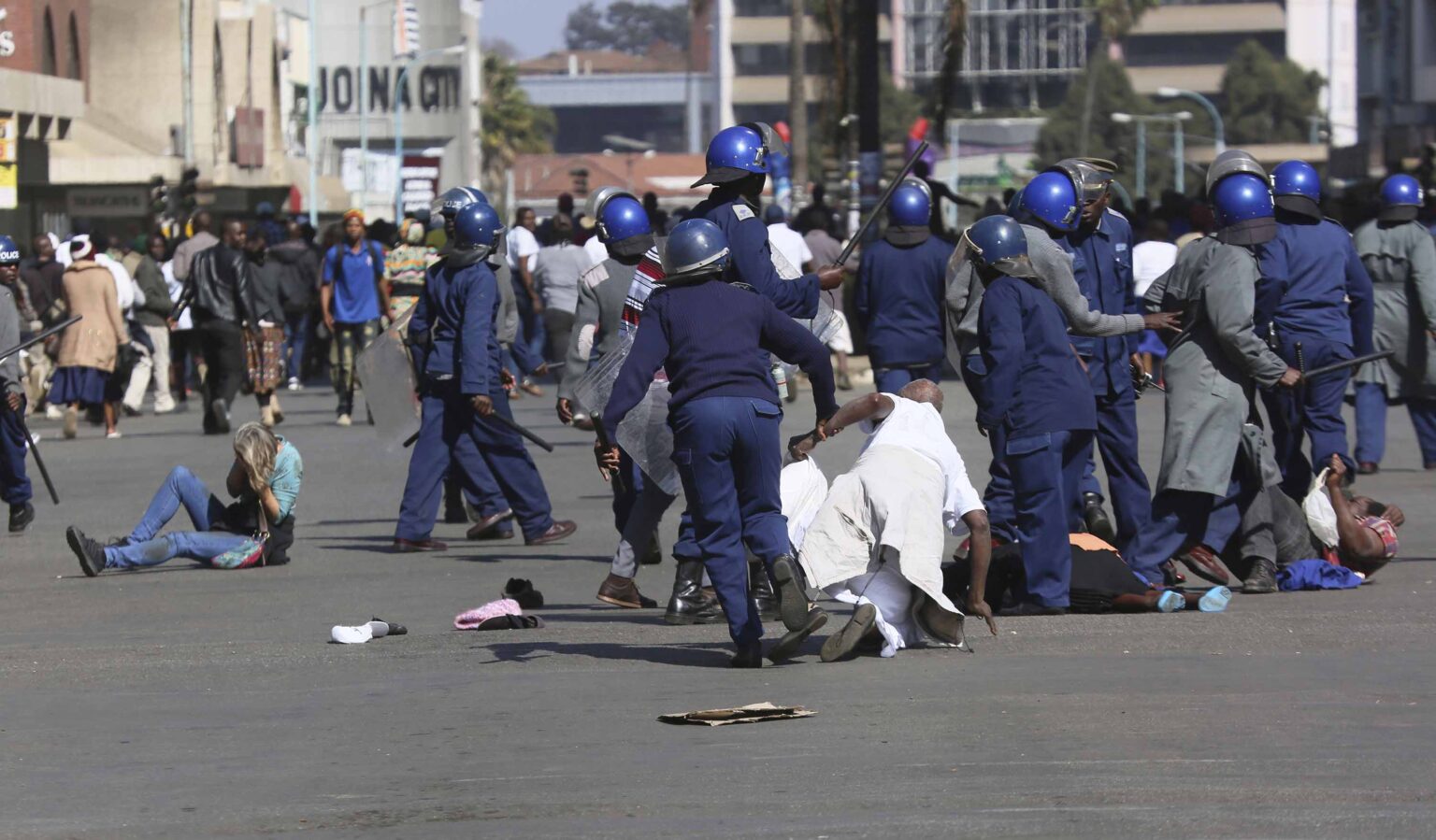 Zimbabwe police crush protests against Mnangagwa's rule extension - The ...