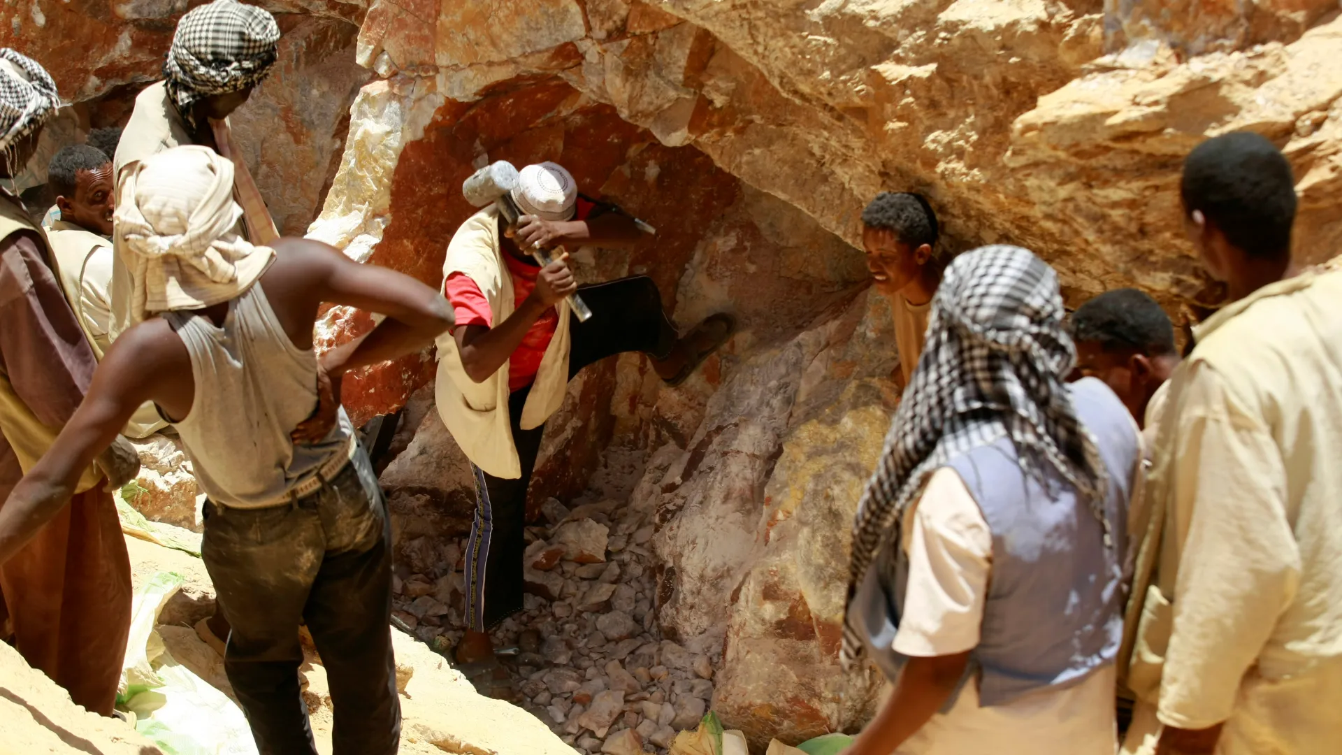 Mine collapse in South Kordofan kills six as dozens are trapped